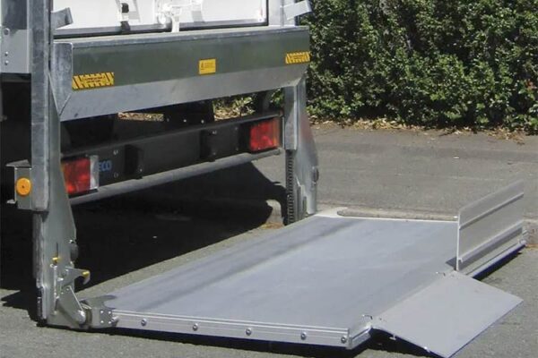 Tail Lift Trucks - TOPOLO-TRUCK